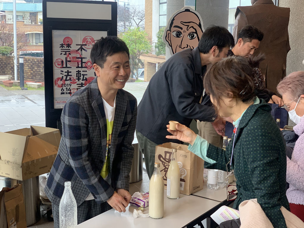 お笑いコンビ次長課長河本さん Sdgsを語る 伊豆の国で講演会|あなたの静岡新聞